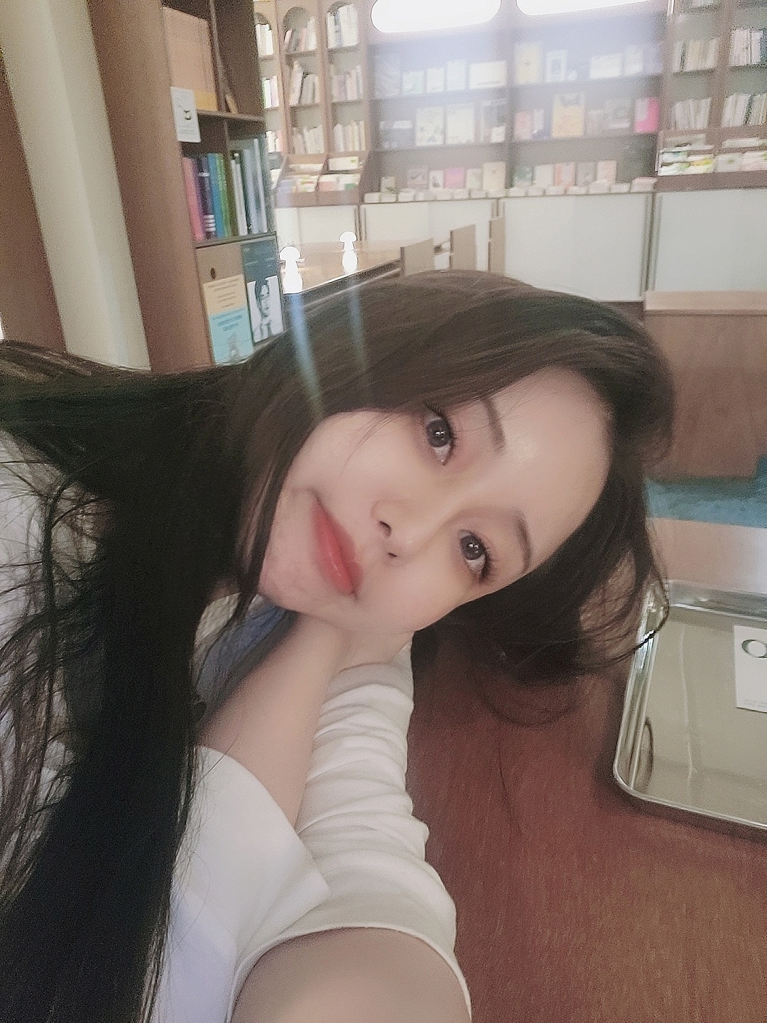 🐣윤꼬🐣 (@yoonvely.yl) is LIVE - TikTok LIVE
