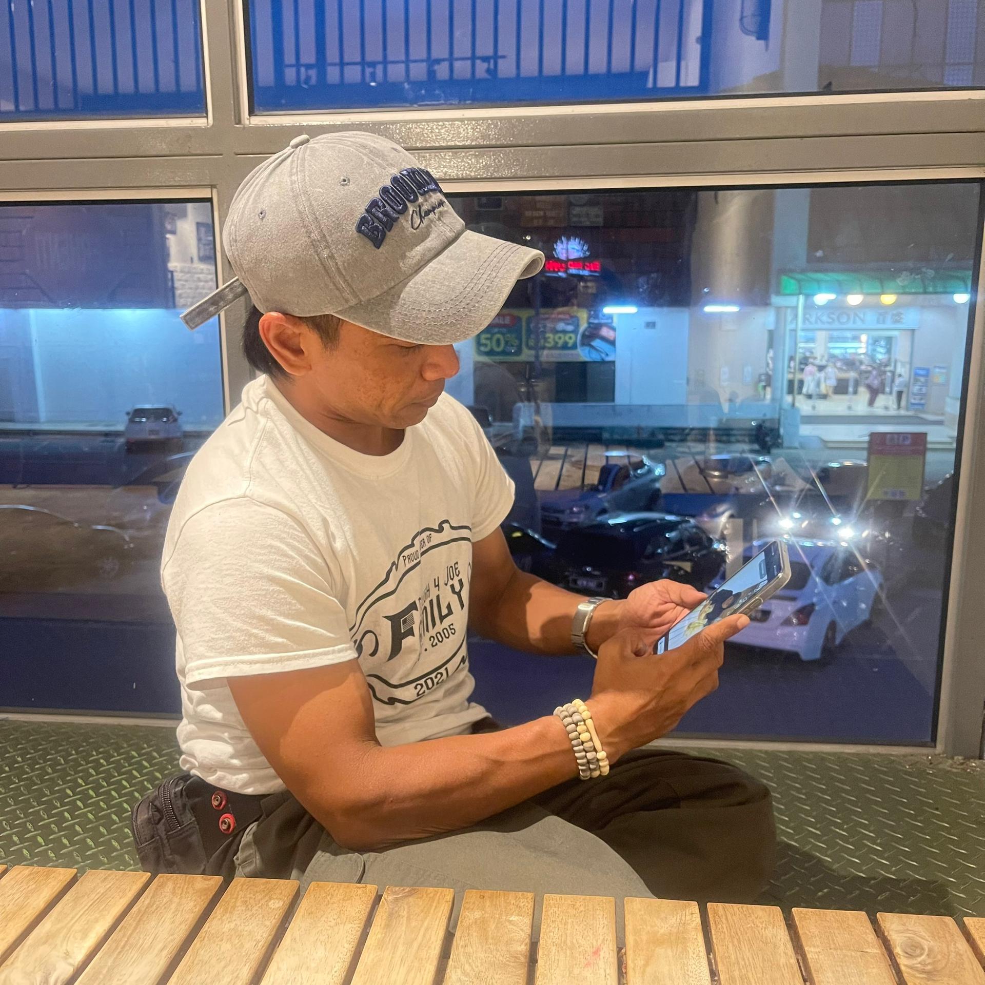 Hafiz_Haron (@apit_haron773077) is LIVE - TikTok LIVE