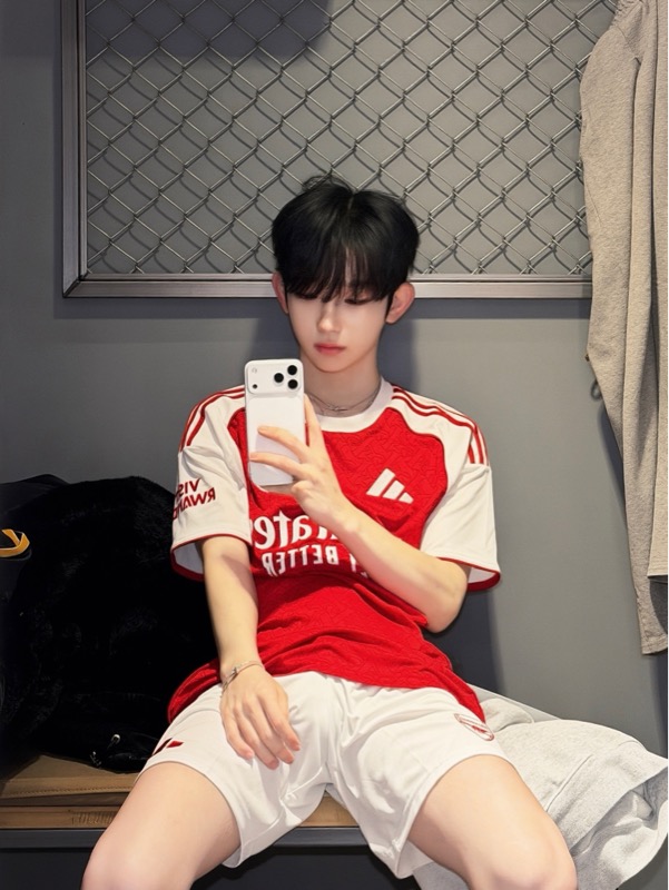 sechan🔱 (@sechan._.kim) is LIVE - TikTok LIVE