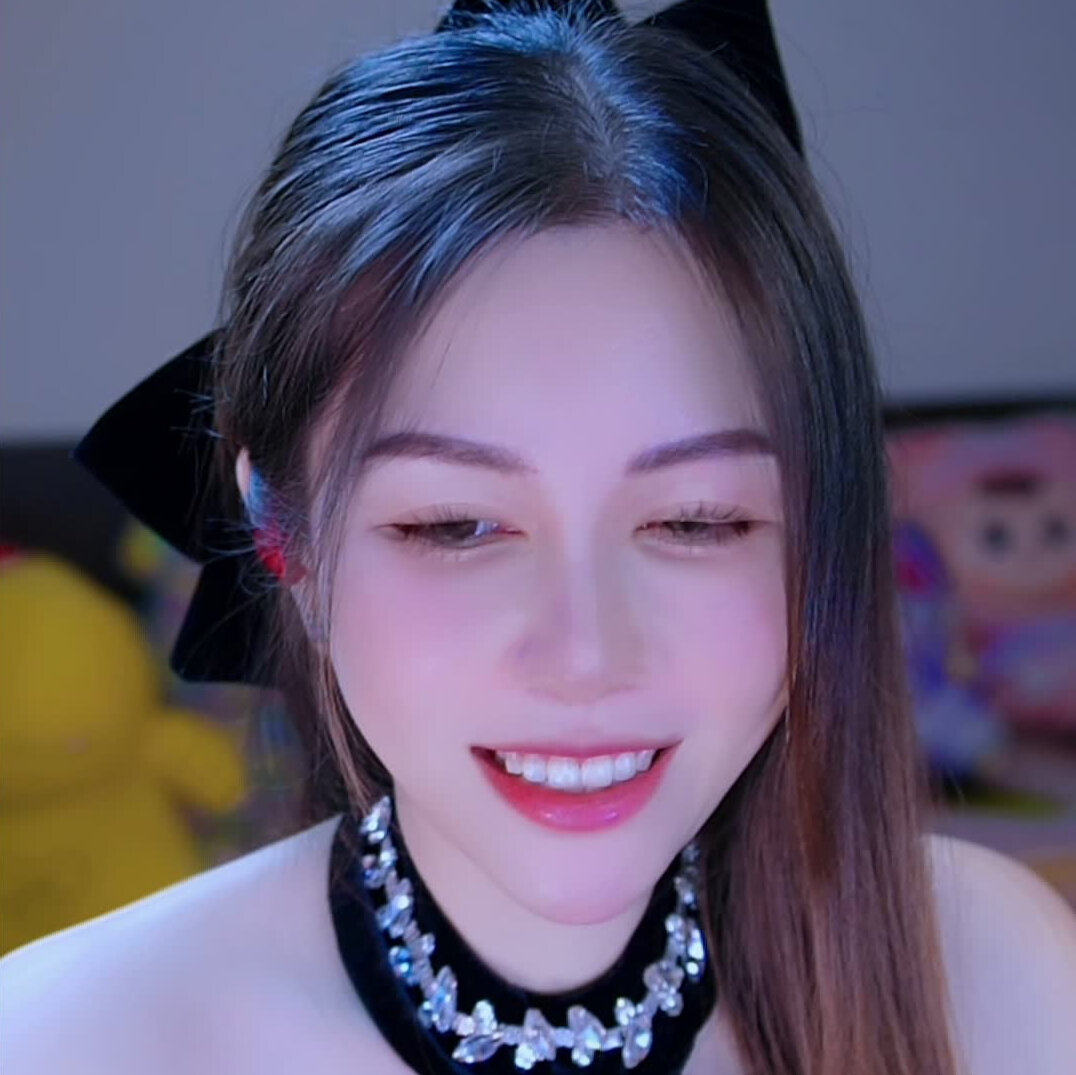 🐦‍🔥HeLen🐦‍🔥🪽 (@helen..ly) is LIVE - TikTok LIVE
