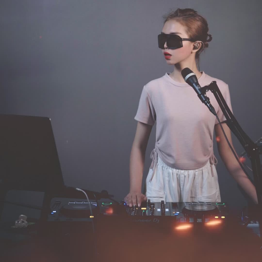 SOUNDWAVE (@wjr.soundwave) is LIVE - TikTok LIVE