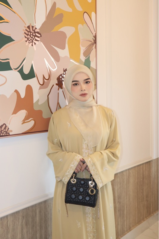 Suzzy | Founder Lovaa (@suzzylovaa) is LIVE - TikTok LIVE