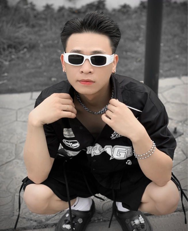 🎭 𝑳𝑶𝑵𝑮 𝑲𝑨 🎭 (@longka_idoll) is LIVE - TikTok LIVE