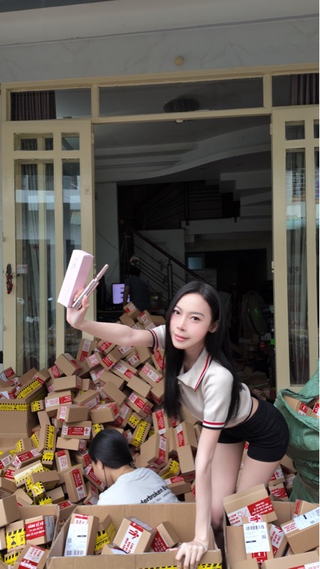 Luu Kim Thoại (@luukimthoai) is LIVE - TikTok LIVE