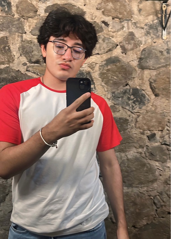 Adriian ⭐️ (@adriian.albaa) is LIVE - TikTok LIVE