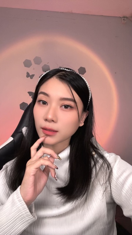 c thea🪭 (@chi.teya) is LIVE - TikTok LIVE