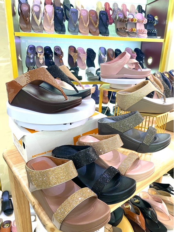 ร้านสตาริโอ้ Stario Shoes (@starioshoes) is LIVE - TikTok LIVE
