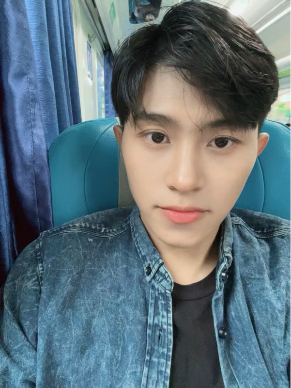 Choi sin joo (@choi_sinjoo) is LIVE - TikTok LIVE