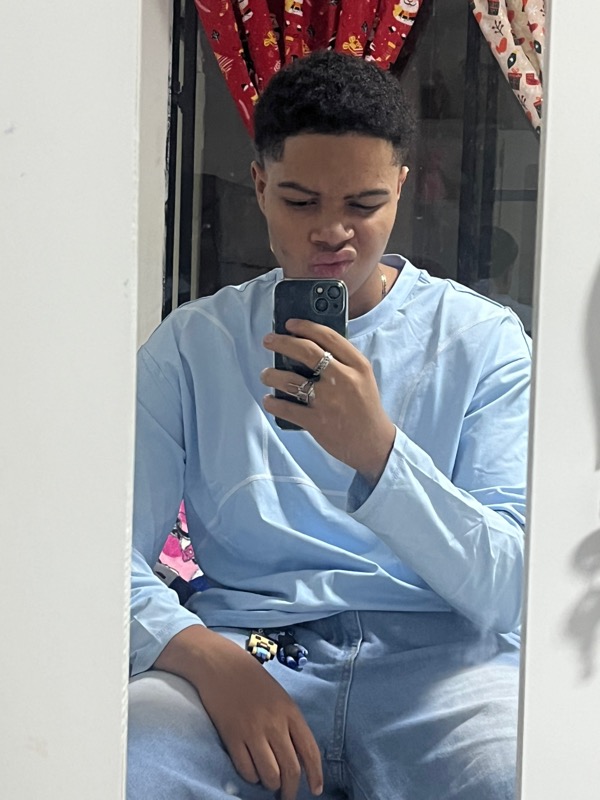 𝑱𝑬𝑭𝑬𝑹 ﾒ’𝟶 (@jefer_r.r) is LIVE - TikTok LIVE