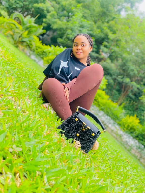 ℳ𝒾𝓈𝓈 𝓂ℯ 🦋 (@missme.24) is LIVE - TikTok LIVE