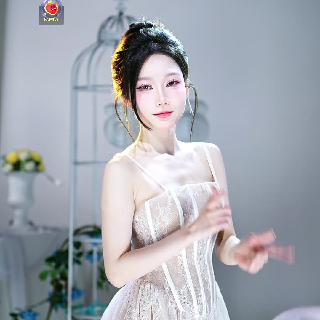 Q-WORLD 005 (@newworld.005) is LIVE - TikTok LIVE