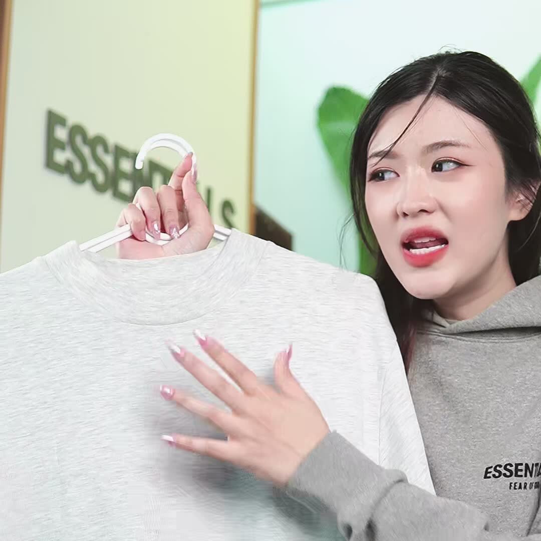 Essential.ess (@essentials.ess) is LIVE - TikTok LIVE