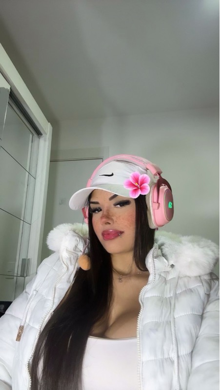 Nicolle Rodrigues (@nicollerodrigs_) is LIVE - TikTok LIVE