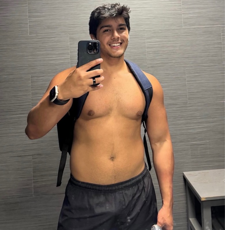 🦇Isaac Sharon🦇 (@isaacsharon) is LIVE - TikTok LIVE