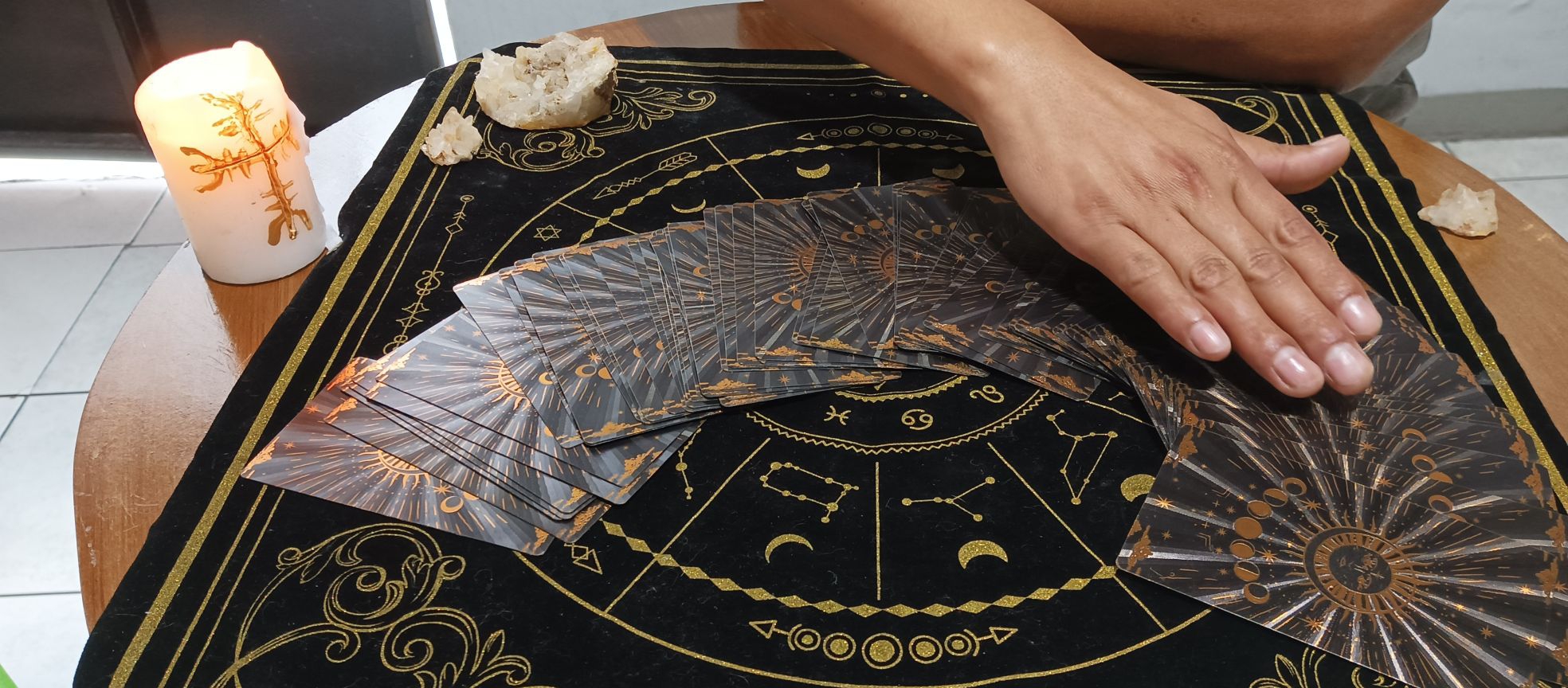 🌚Ronali Völva Magic🧿🔮 (@ronali85) is LIVE - TikTok LIVE