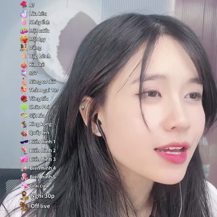 Yumii (@yumichan.231) is LIVE - TikTok LIVE