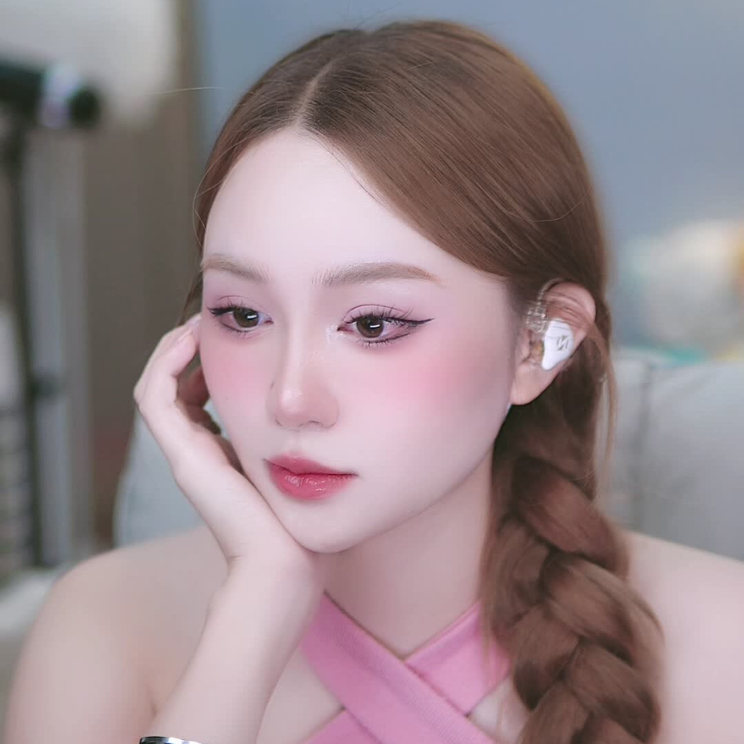 𝐌𝐢𝐧𝐚𝐚 💙 (@mina.bui_) is LIVE - TikTok LIVE