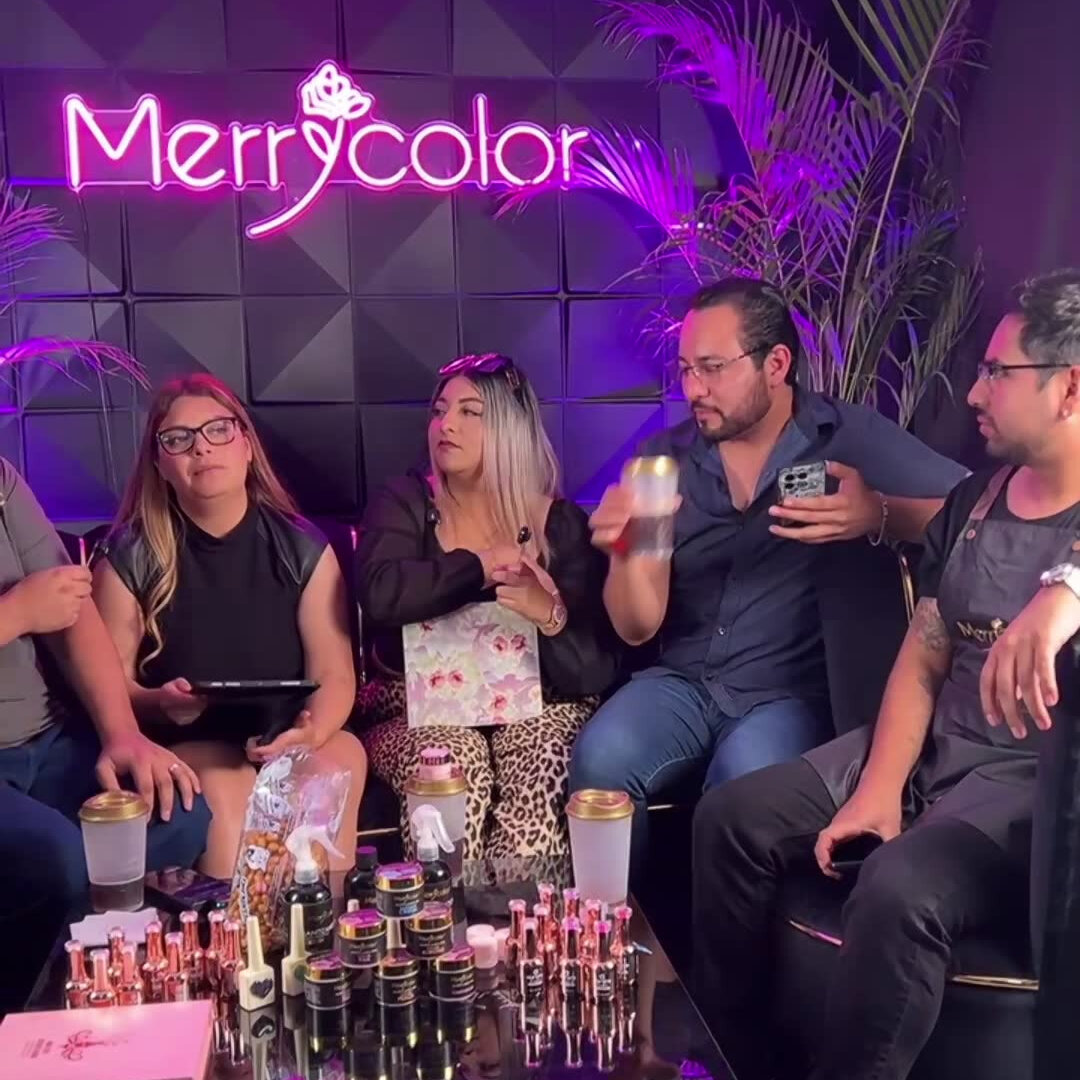 MerryColor (@merrycolor.oficial) is LIVE - TikTok LIVE