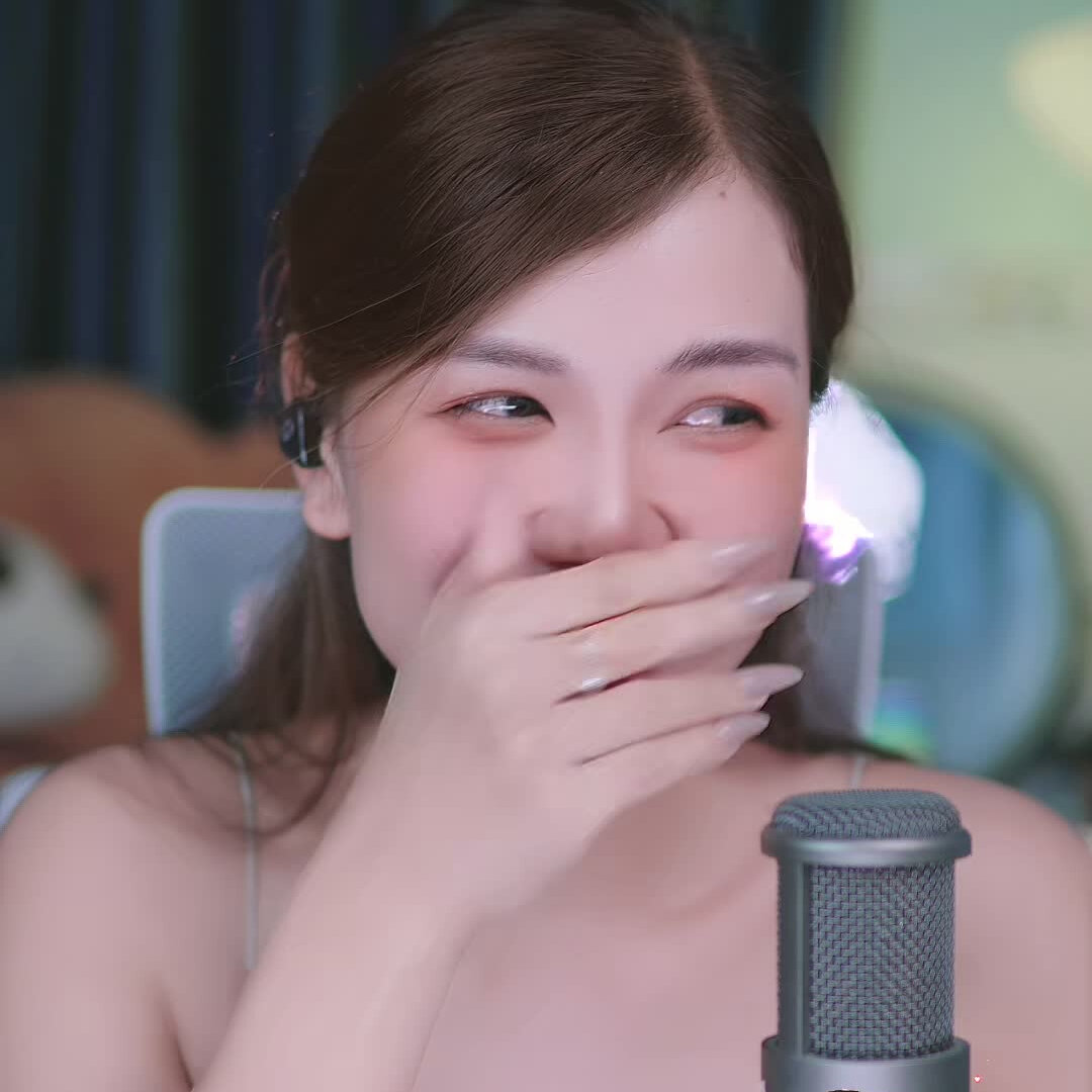 Kim Chi (@kimchi.49) is LIVE - TikTok LIVE